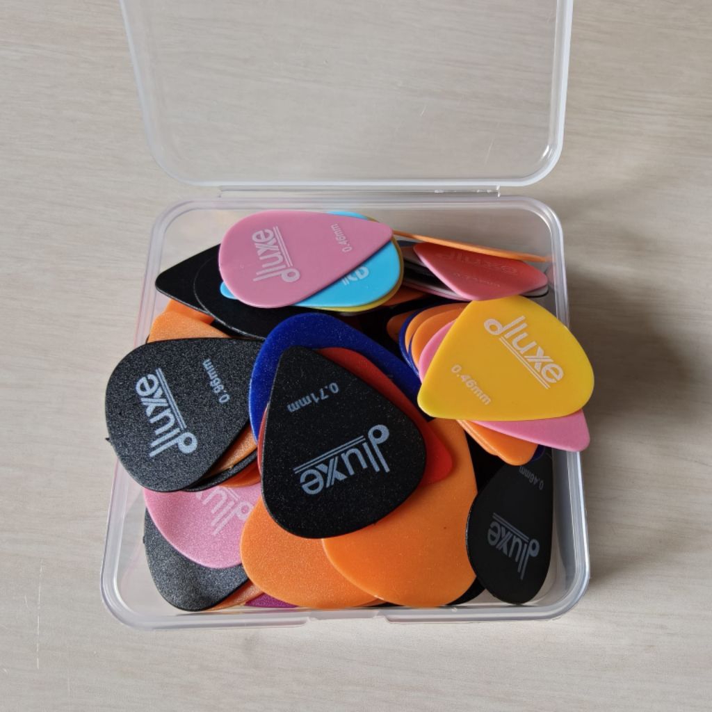 Jual Pik /pick/claber gitar dan bas bahan ABS, 1 box isi 100 | Shopee ...