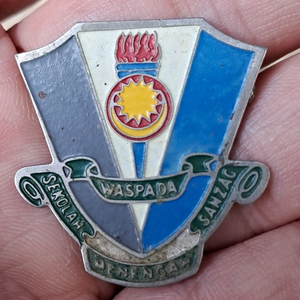 Jual Pin Enamel asli Jadul Sekolah Menengah Sanzac Sekolah Menengah ...