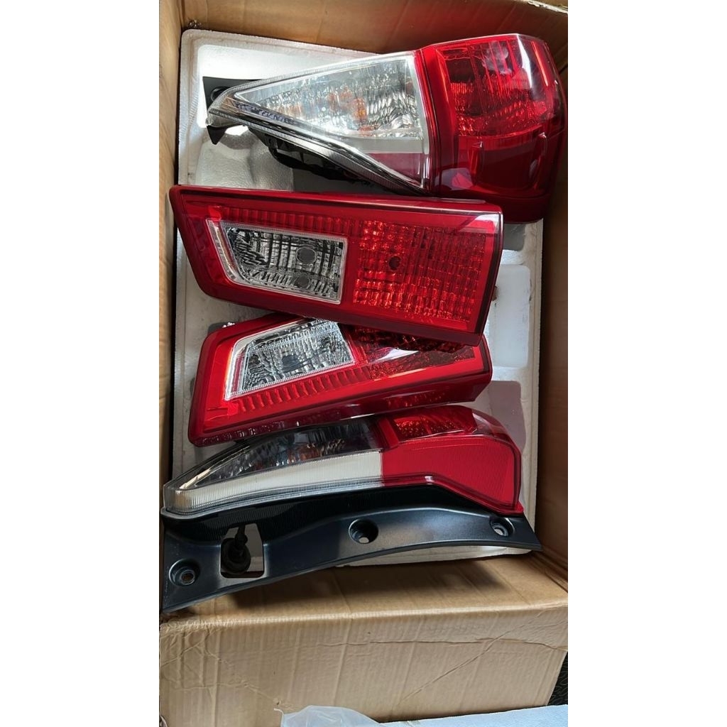 Jual Stop Lamp Belakang Full Set Kijang Innova Reborn Original Mulus No ...