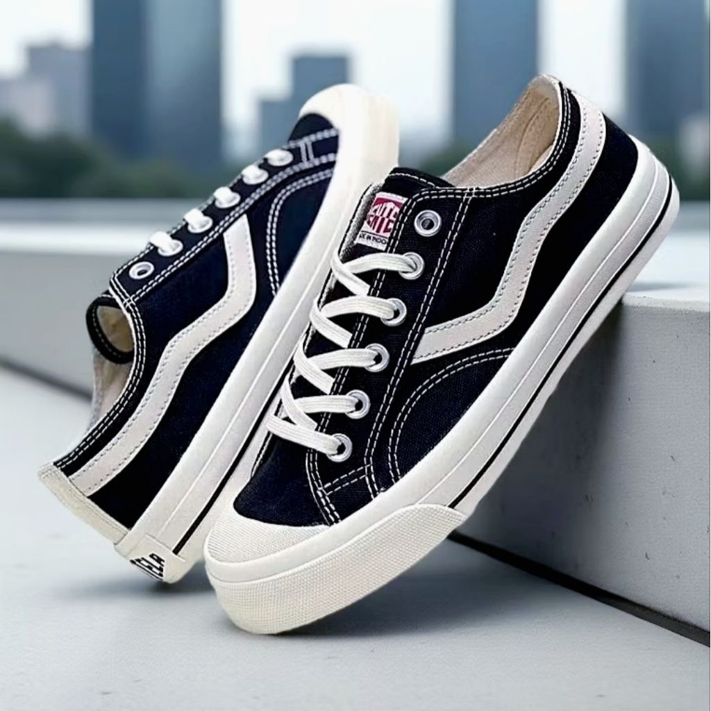Jual Sepatu Sneakers Public Low Black White / sepatu sekolah / sepatu ...