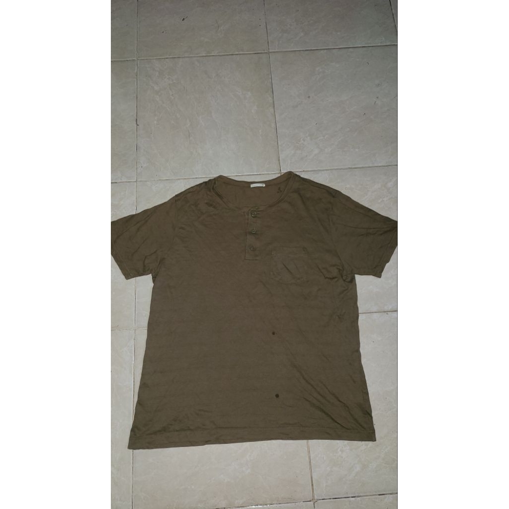 Jual Kaos kerah koko Gu uniqlo | Shopee Indonesia