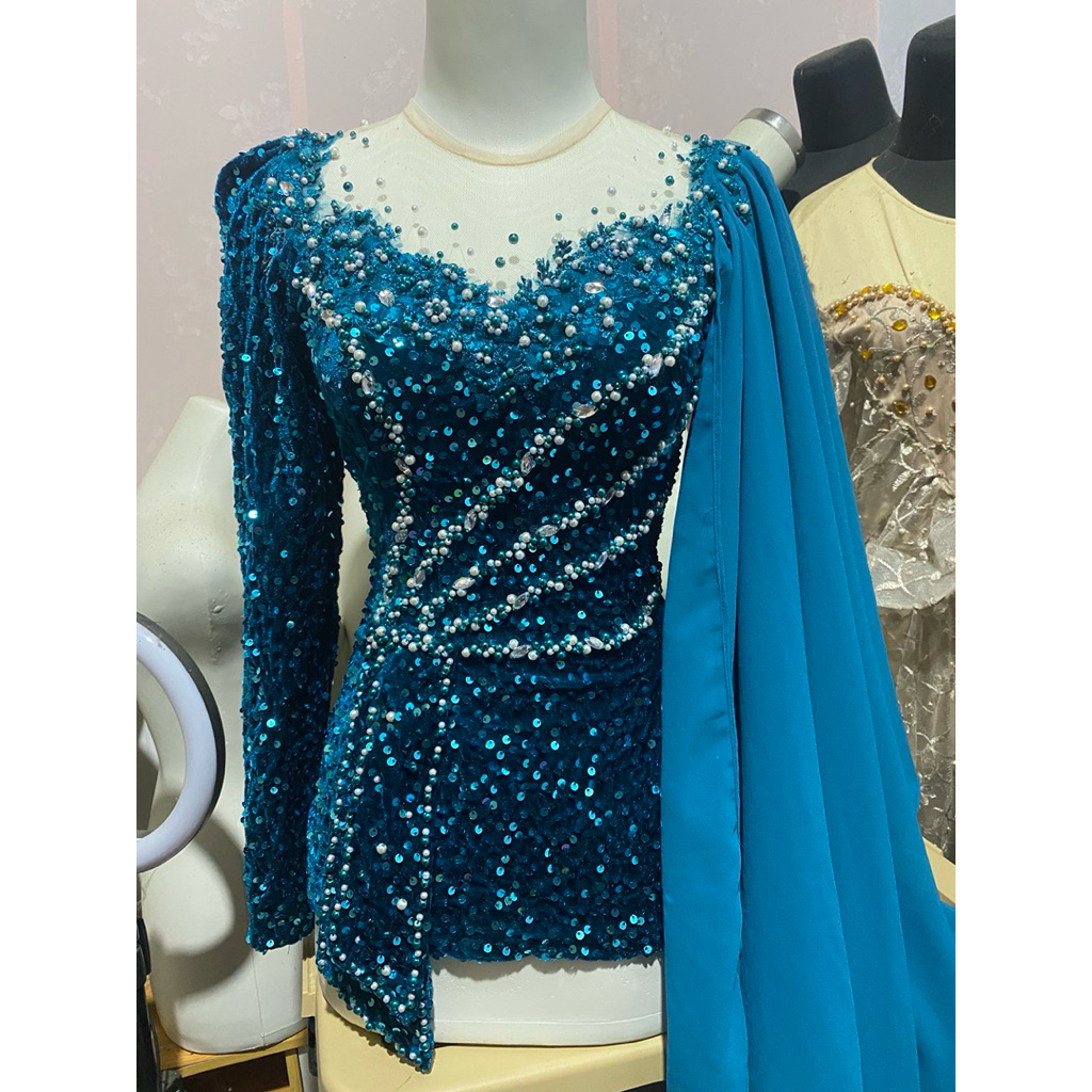 Jual Kebaya bludru squin hiasan pita pinggang dan selendang. | Shopee ...