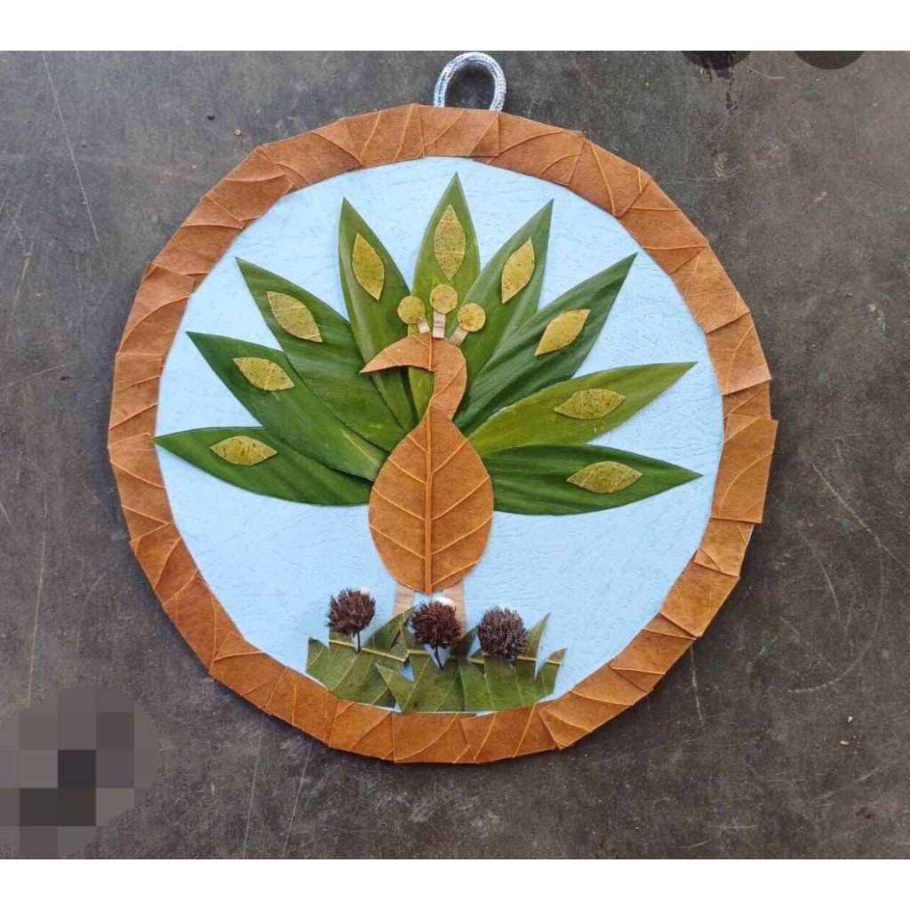 Jual Kerajinan tangan kolase daun kering tema burung merak siap pajang ...