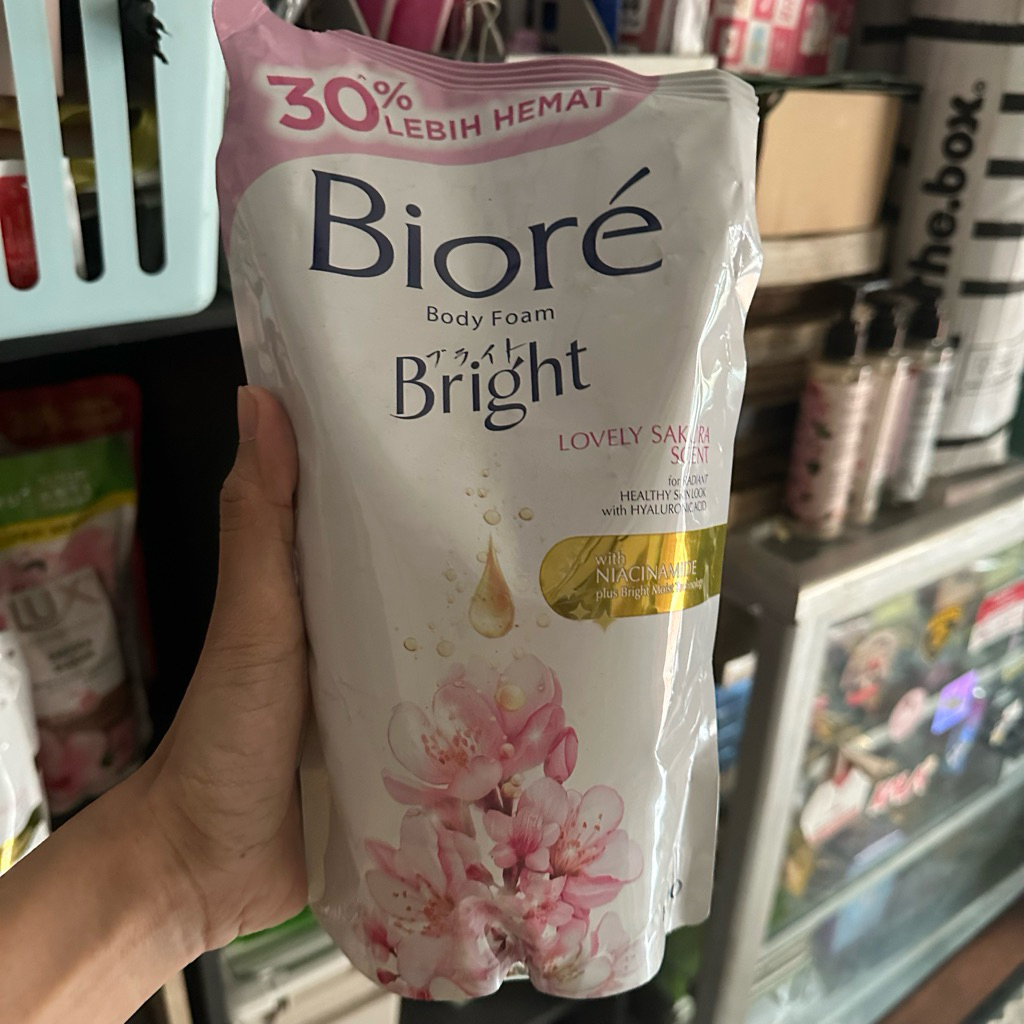 Jual Biore Bright Sabun Mandi Cair Pencerah Kulit Lovely Sakura ...