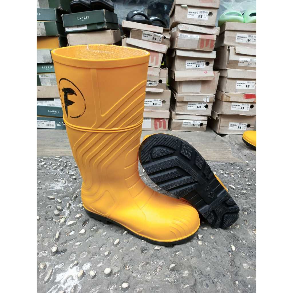 Jual Sepatu Safety Shoes PVC STEEL TOE 200 Joule Untuk APD Konstruksi ...