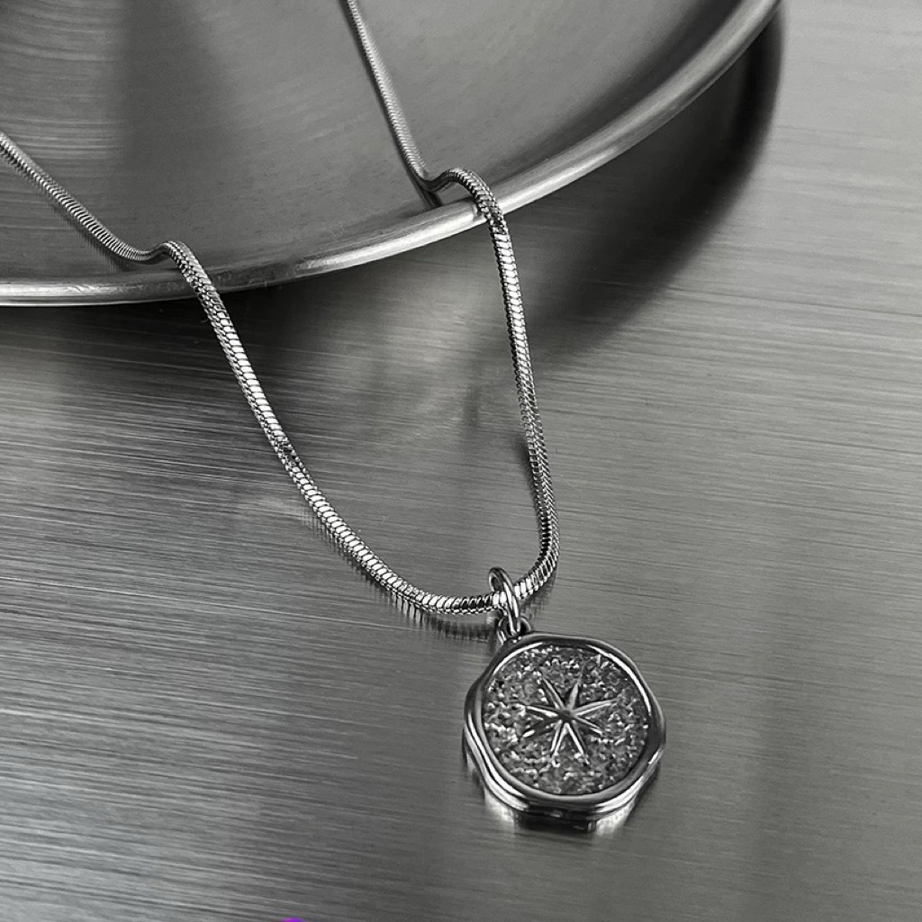 Jual Kalung Titanium Stainless Steel Liontin Kompas Untuk Pria Wanita ...