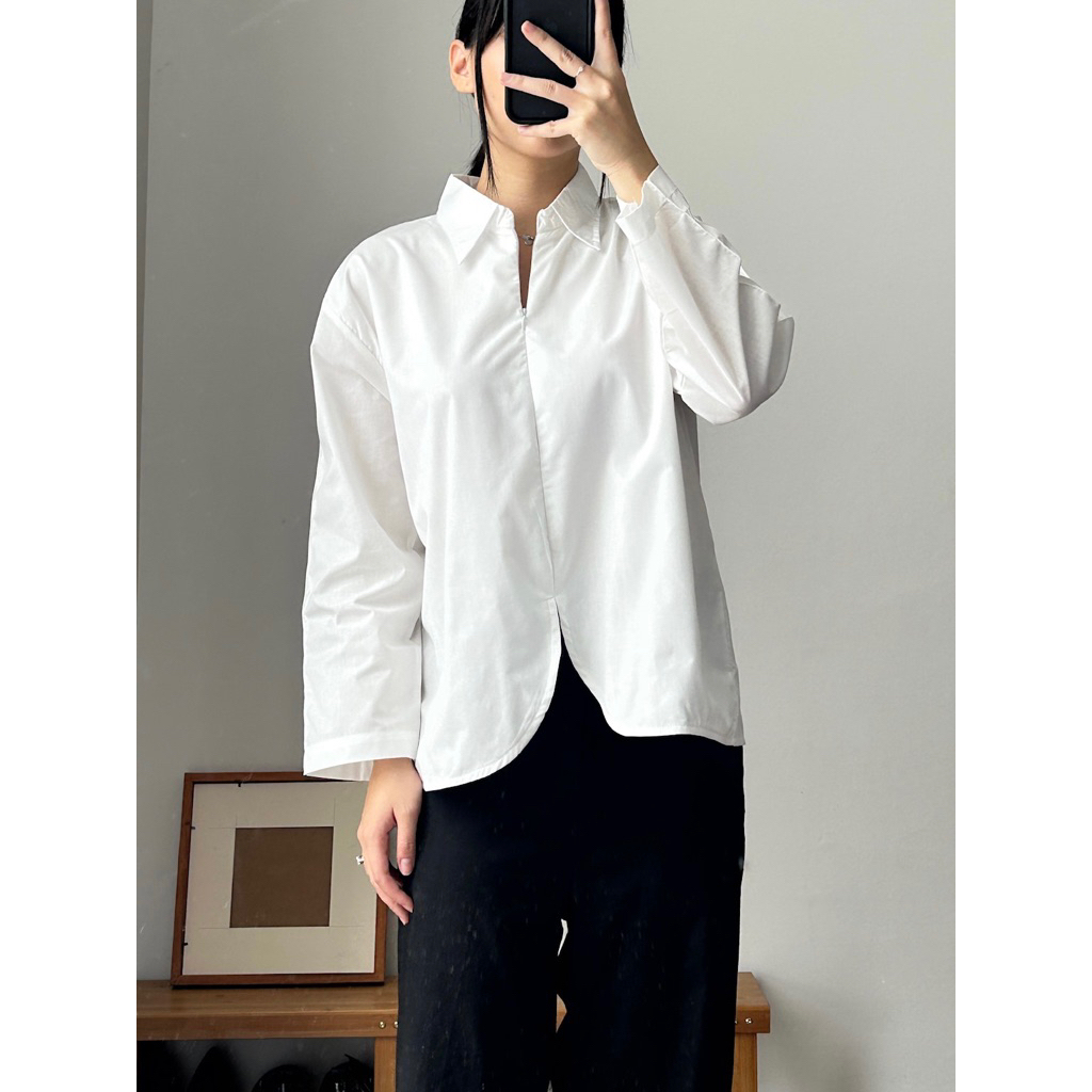 Jual [PORO NAKA] - TOMO Blouse | Atasan Lengan Panjang Wanita dengan Zipper, Baju Kemeja Kantor ...