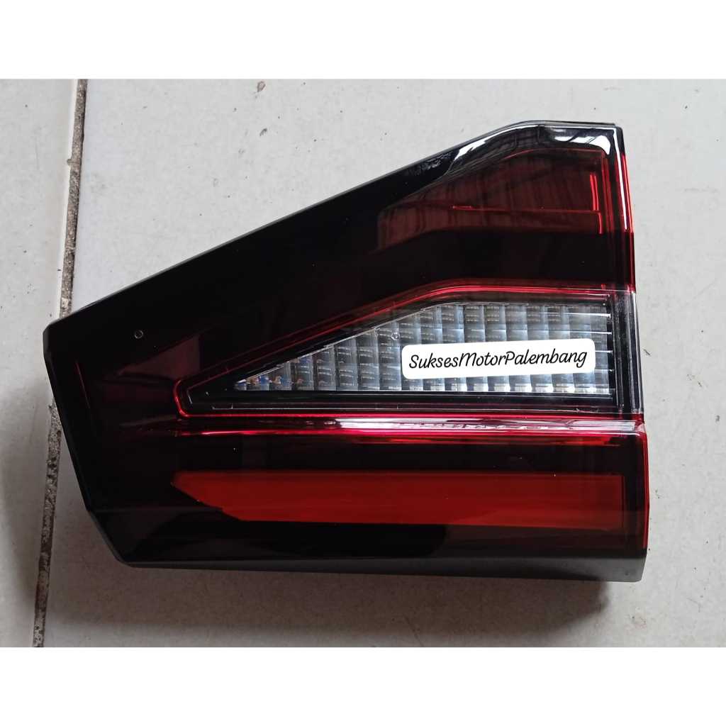 Jual Reflektor Bagasi Kiri Toyota Raize / Daihatsu Rocky 2021-2025 ...
