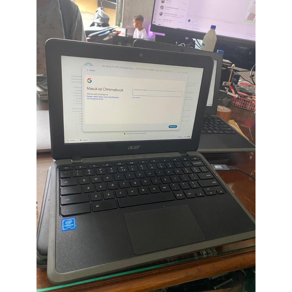 Jual CROMEBOOK ACER C733 total 4 unit per unit harga 400rbu non adaptor ...