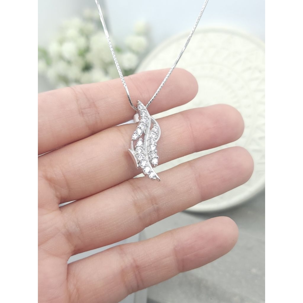 Jual Liontin Pendant Flow 2,59gr 75% MPLE183 - TOKO MAS PARIS CIKINI ...
