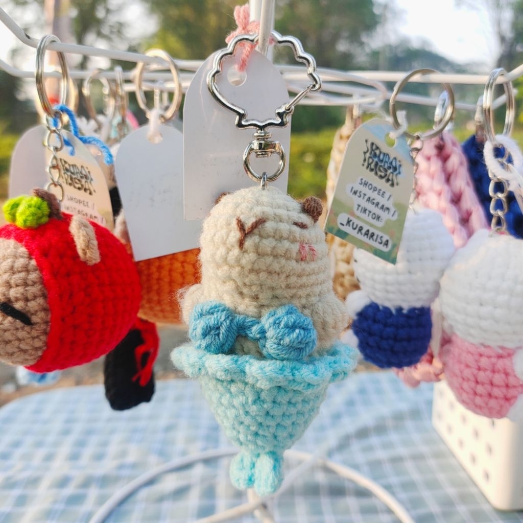 Jual gantungan kunci rajut/crochet capybara mermaid | Shopee Indonesia