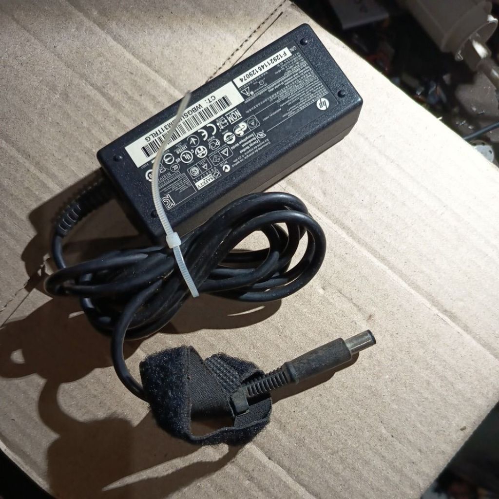 Jual Hp 18,5v 3,5a Ori adaptor charger cas adapter jek besar | Shopee ...