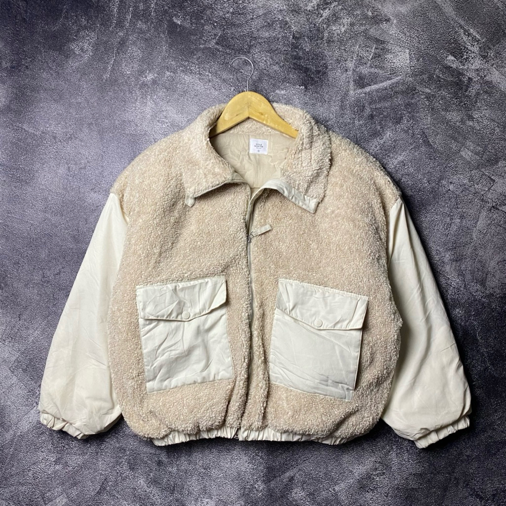 Jual Jaket Puffer Boxy Cream | Jaket Gelembung Boxy | Shopee Indonesia