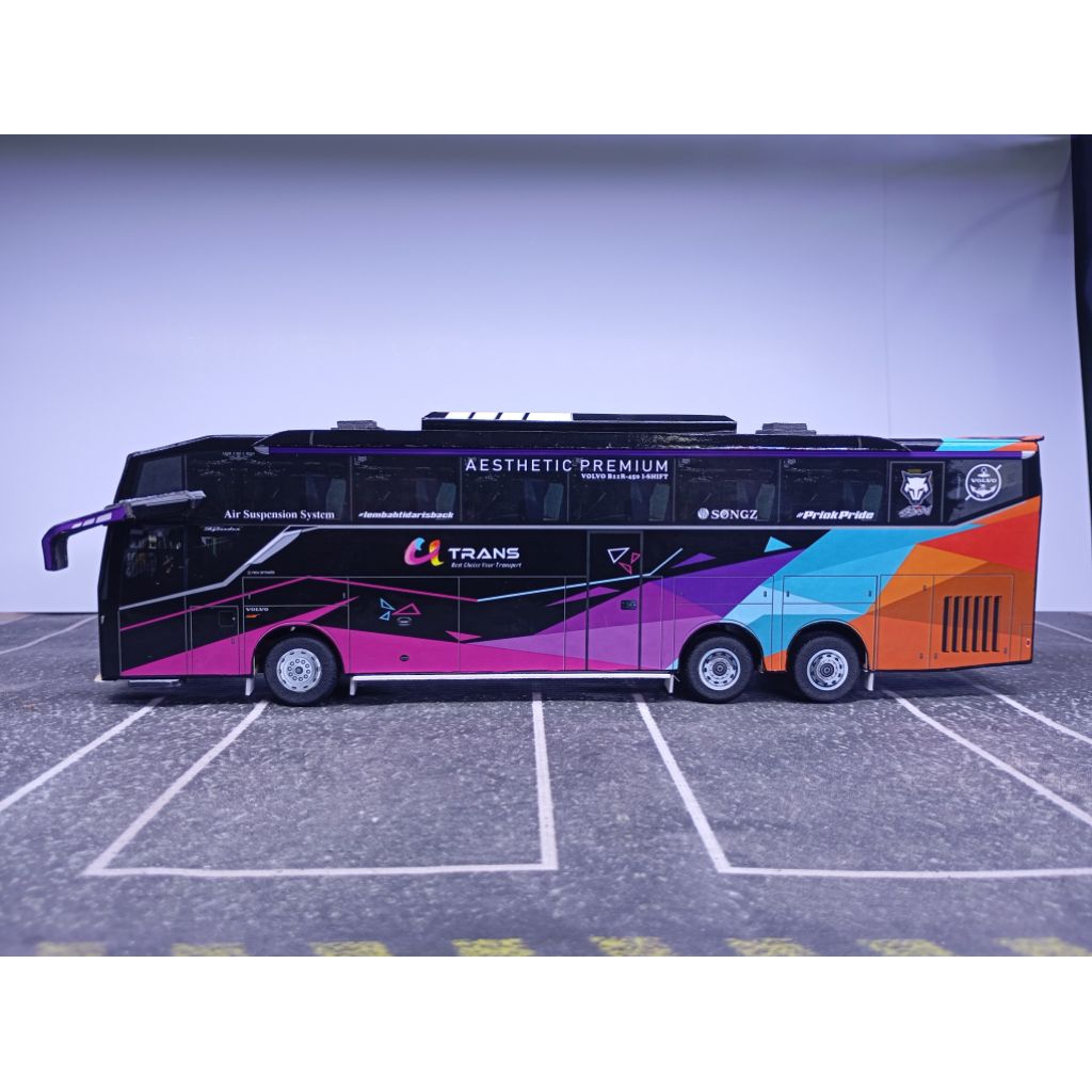Jual Miniatur Bus Skylander R25 Black Phoenix dan Scania GIIAS 2025 ...