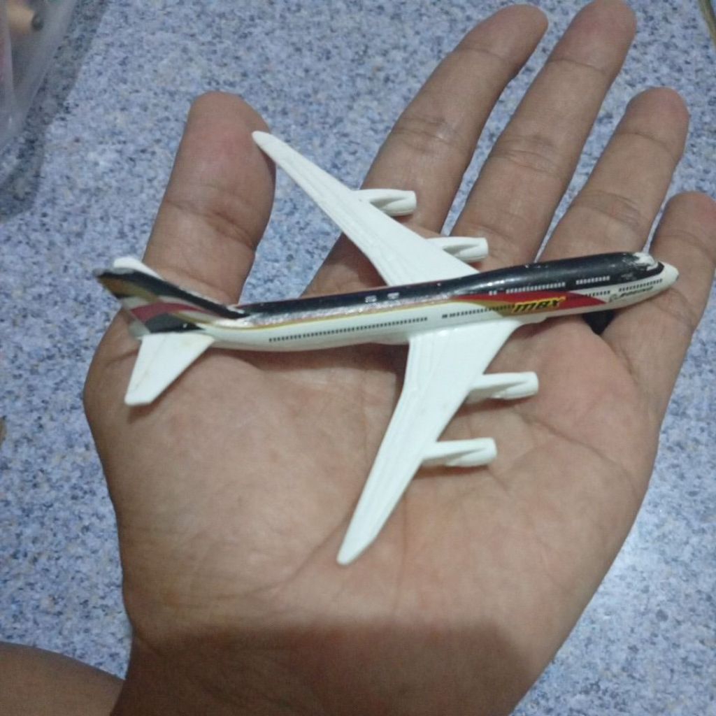 Jual Diecast Matchbox Sky Busters Boeing 747-8 Intercontinental ...