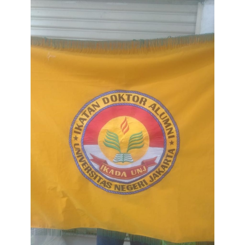 Jual BENDERA PATAKA/BENDERA RUANGAN COSTUM UKURAN 90X135 BAHAN BLUDRU ...
