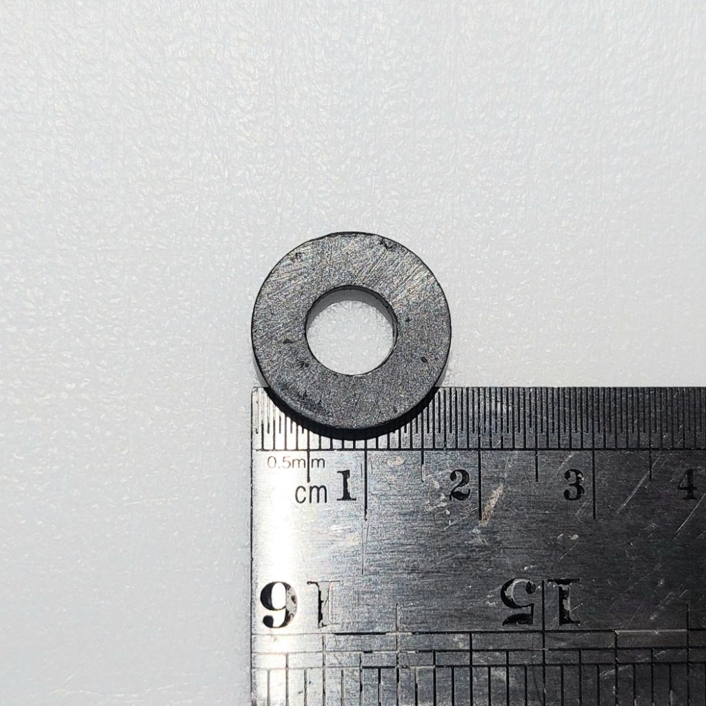 Jual Magnet Ferrite besi berani diameter 17mm tebal 3mm diameter lubang ...