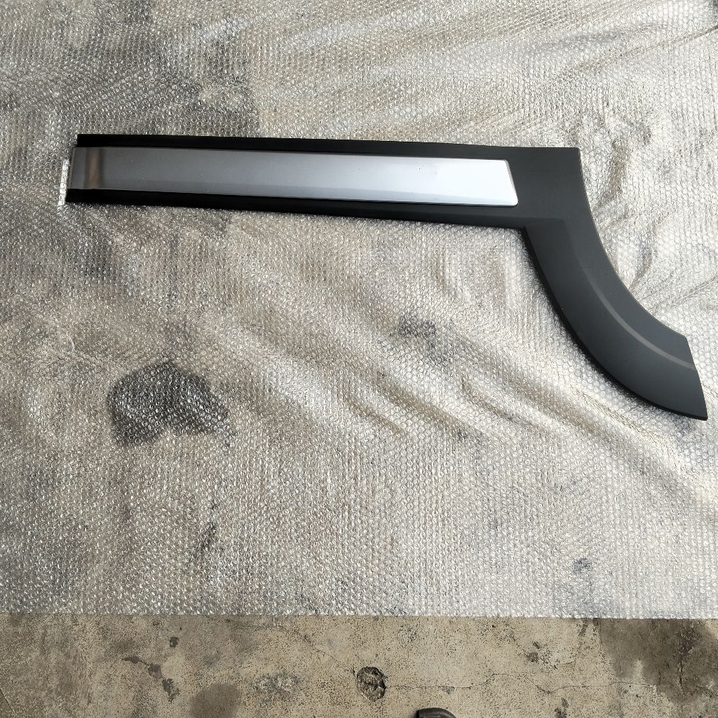 Jual Over Fender Moulding Mitsubishi Expander Cross 2022-2023 Original ...