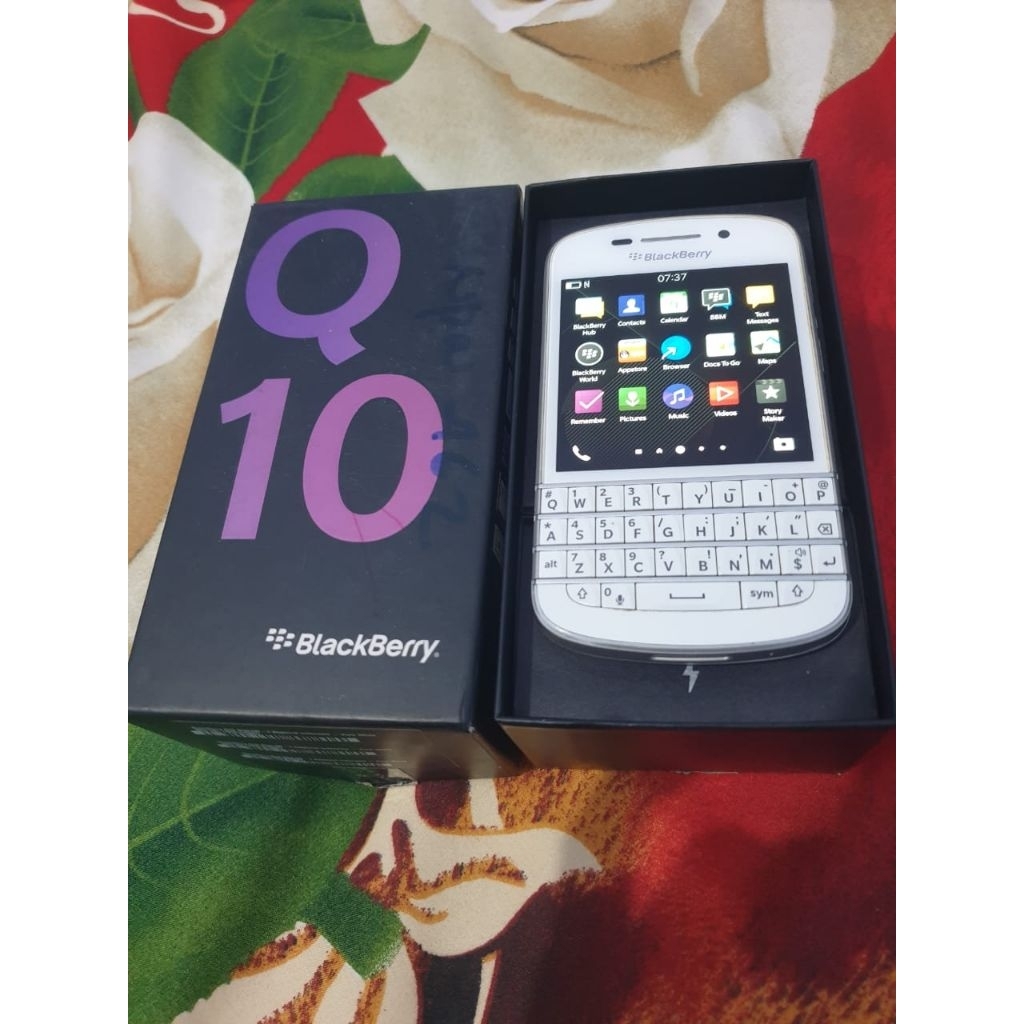 Jual blackberry Q10 white original | Shopee Indonesia