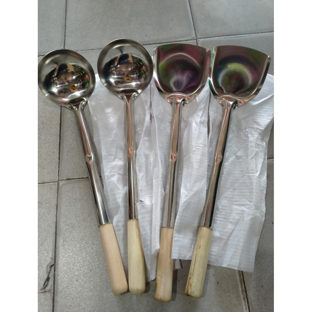 Jual Sendok Goreng Gagang Kayu Stainlees Tebal - Irus Sup Stainlees ...