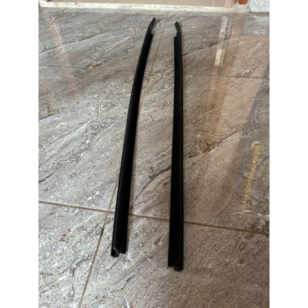 Jual Plipit mobil atau water strip bagian luar universal harga satuan ...