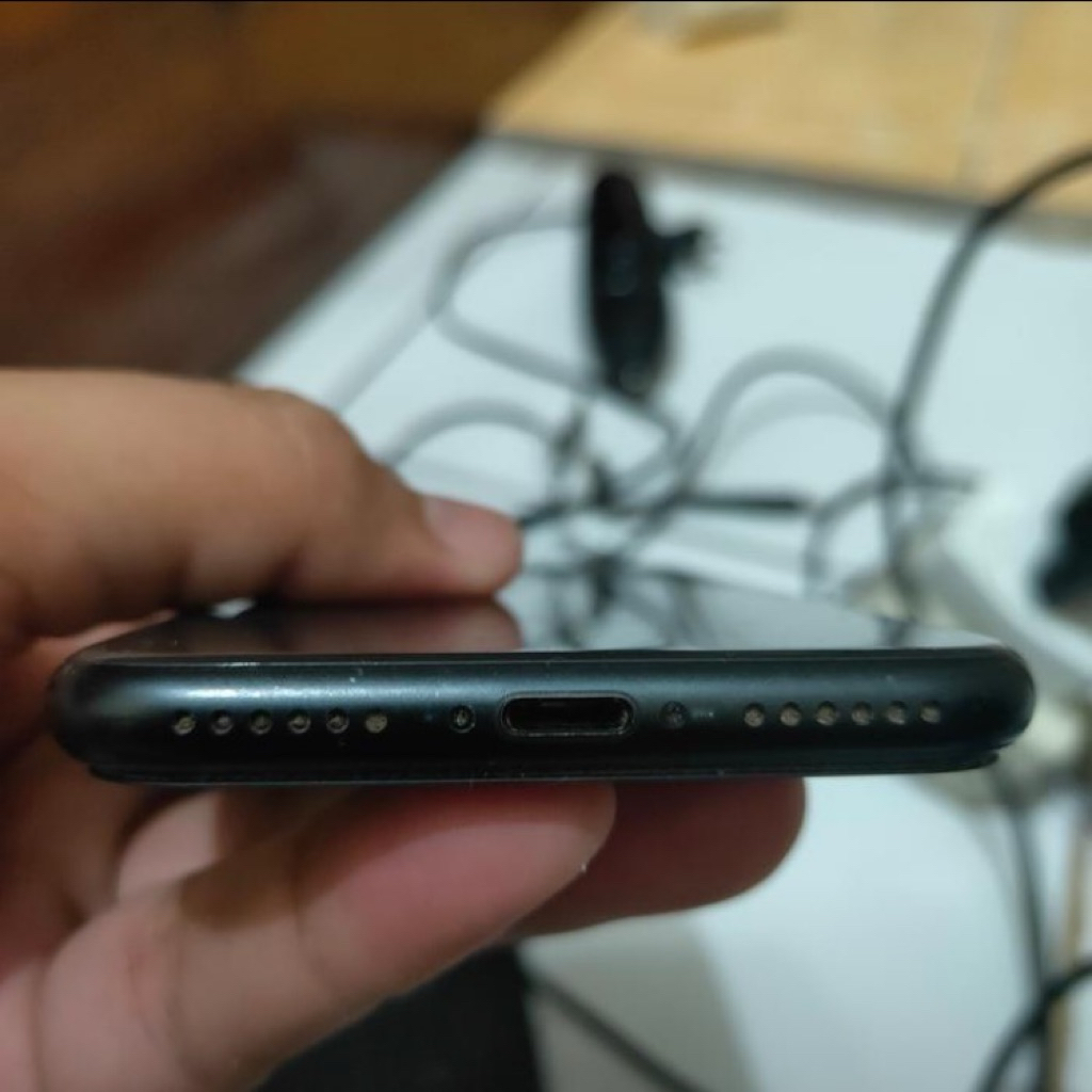 Jual iPhone SE 2020(Ip SE Gen 2) 64GB Ex Ibox Black | Shopee Indonesia