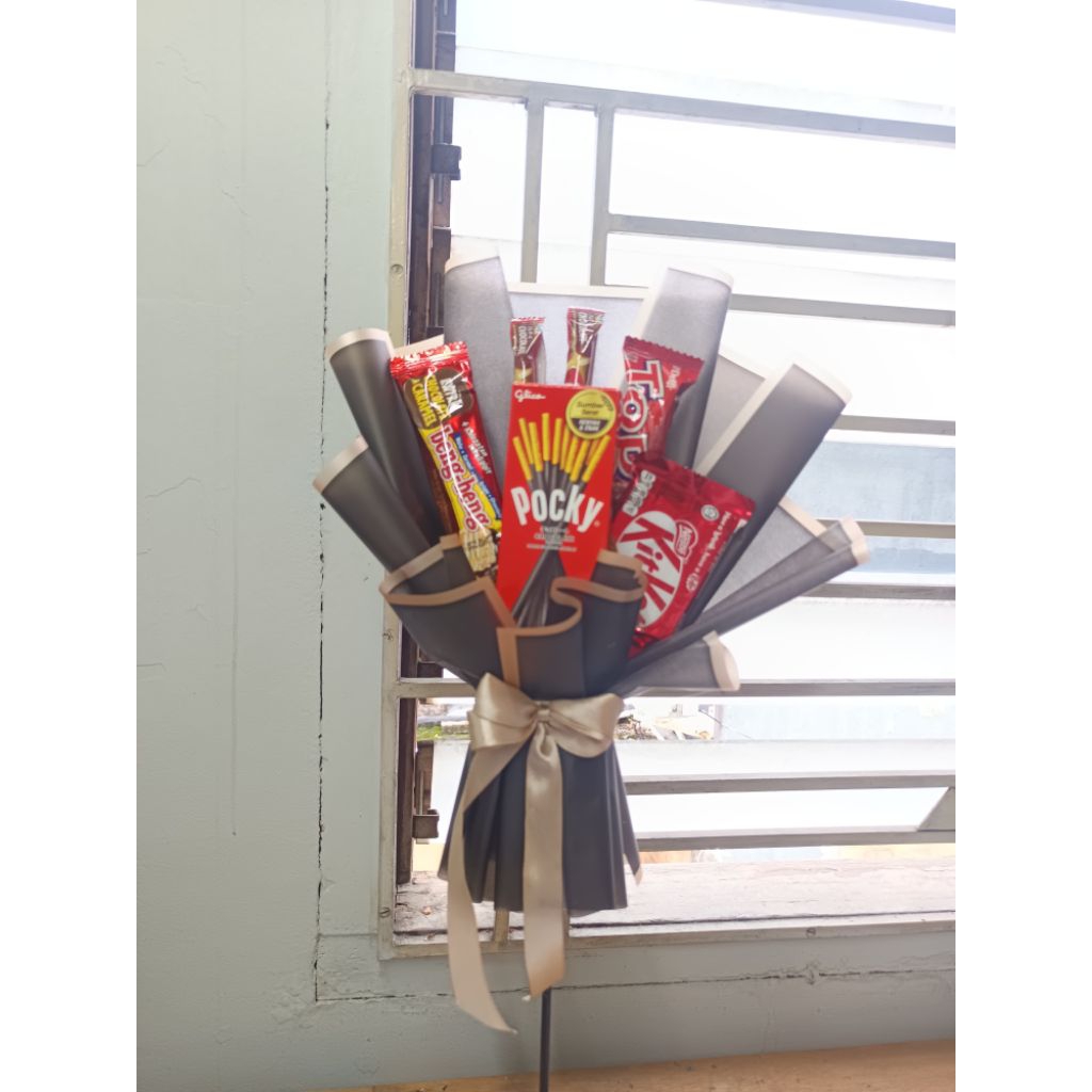 Jual Buket jajan tema merah buket ulang tahun buket wisuda snack gift ...