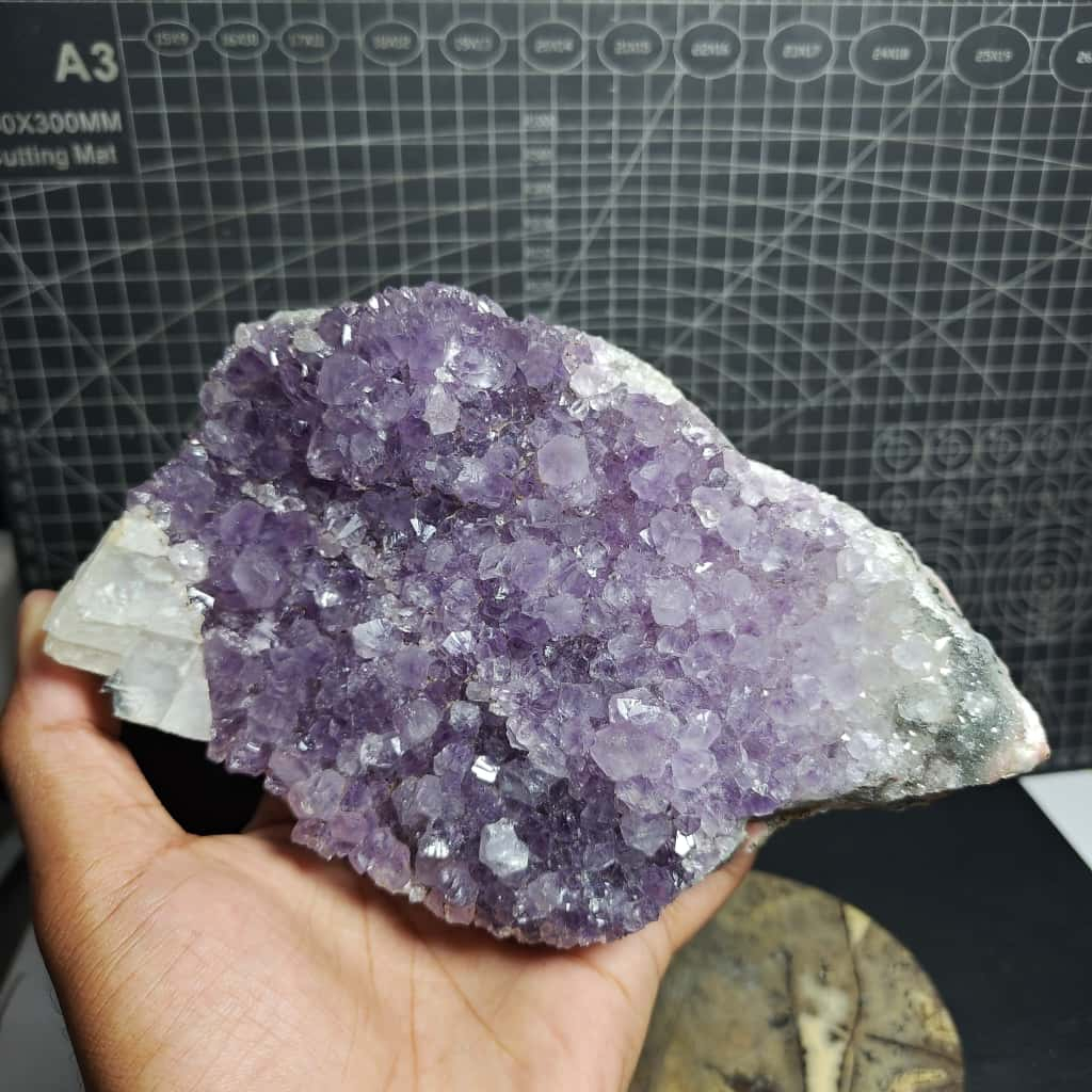 Jual Batu Natural Amethyst Quartz Druzy Brazil With Mica (1) | Shopee ...