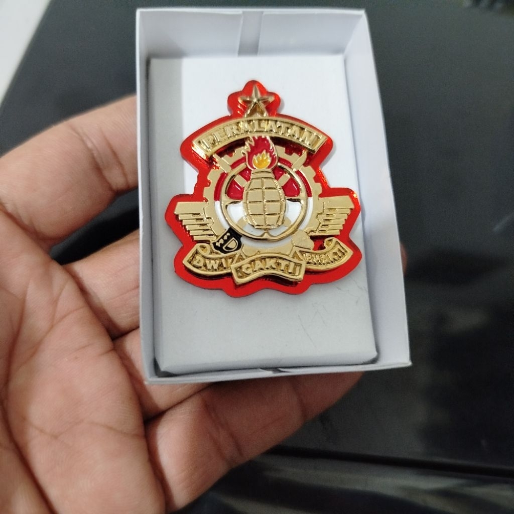 Jual brevet peralatan wing peralatan pin pal dasar akrilik mika ...