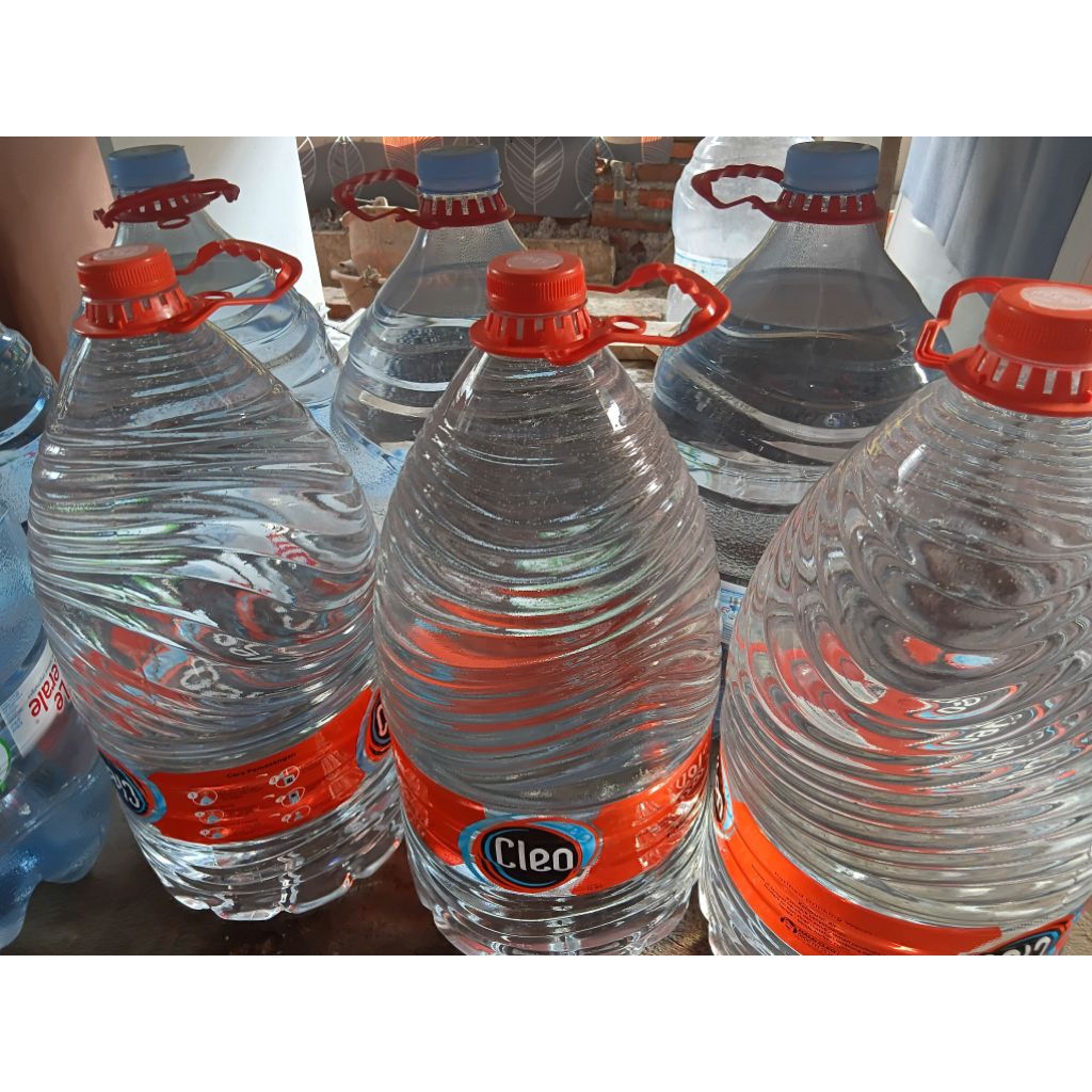 Jual Air Mineral cleo galon 12,8 liter | Shopee Indonesia