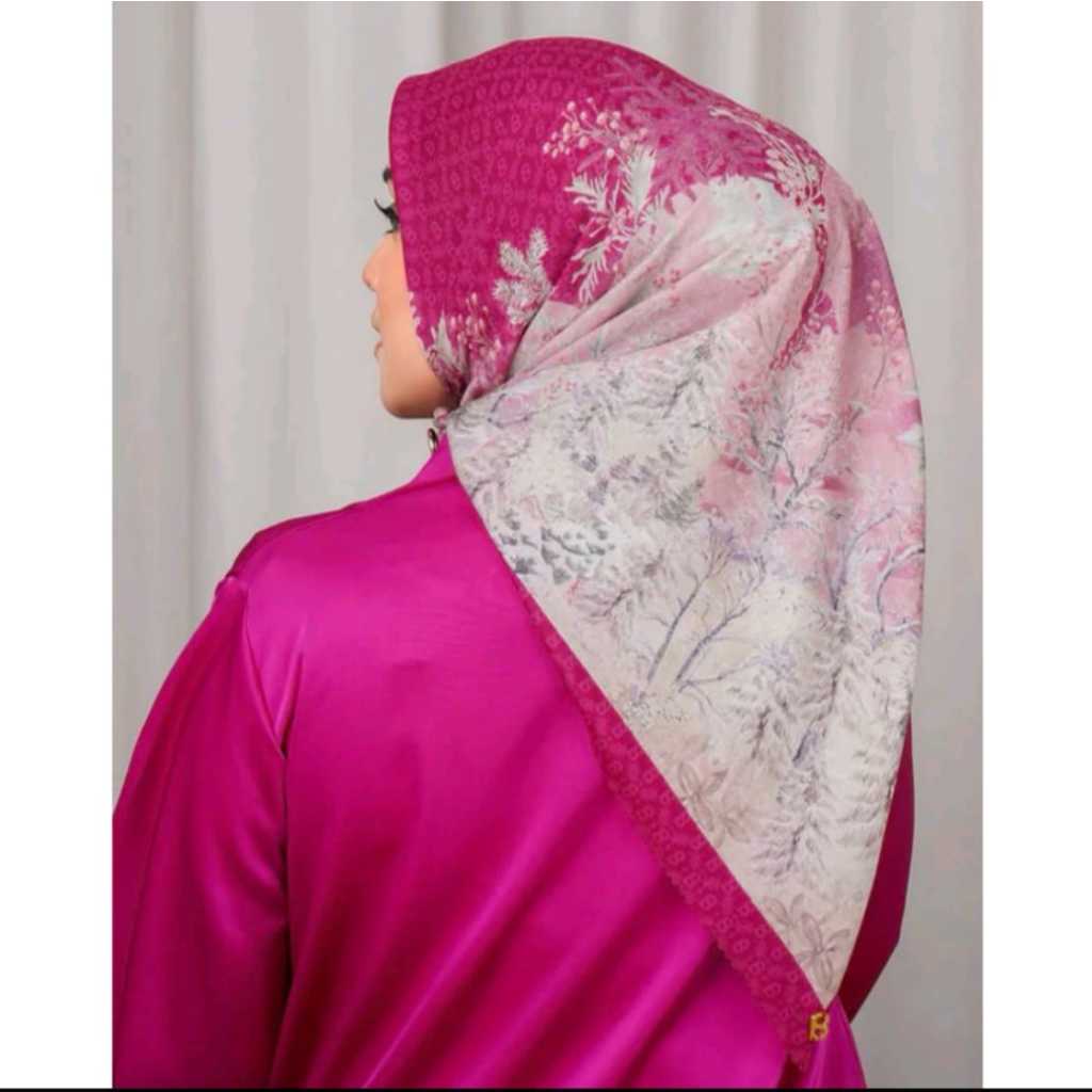 Jual Hijab motif buttonscarves holiday logo pin B+Pouch voal premium ...
