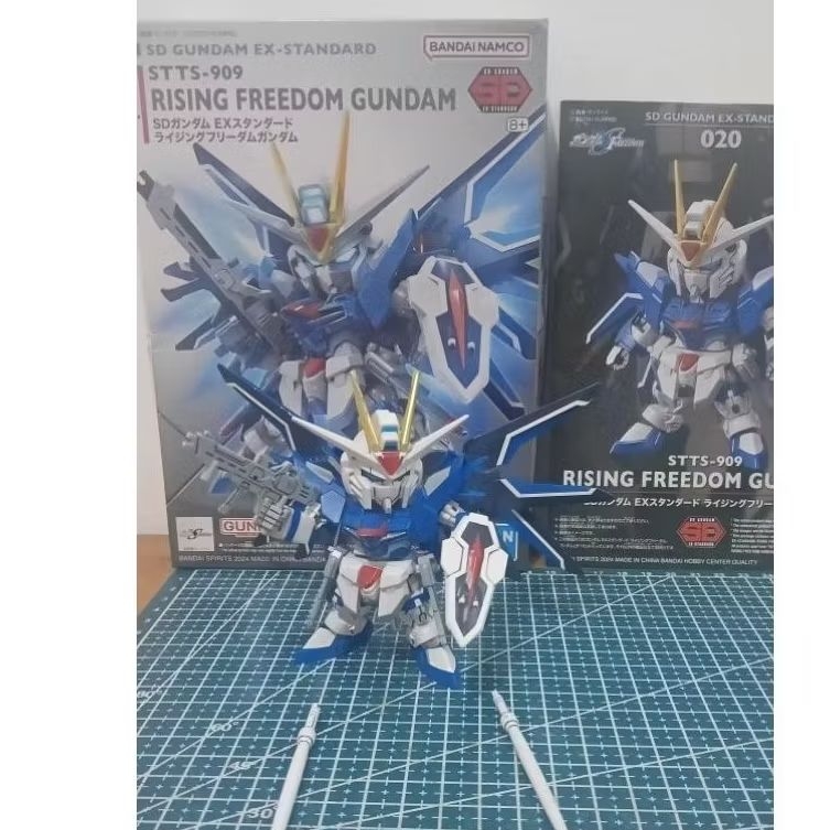 Jual SD Gundam EX-Standard Rising Freedom Bandai | Shopee Indonesia