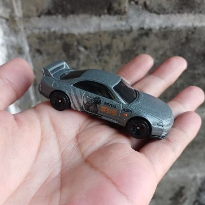 Jual Hot Wheels Nissan Skyline GT-R R33 Godzilla | Shopee Indonesia