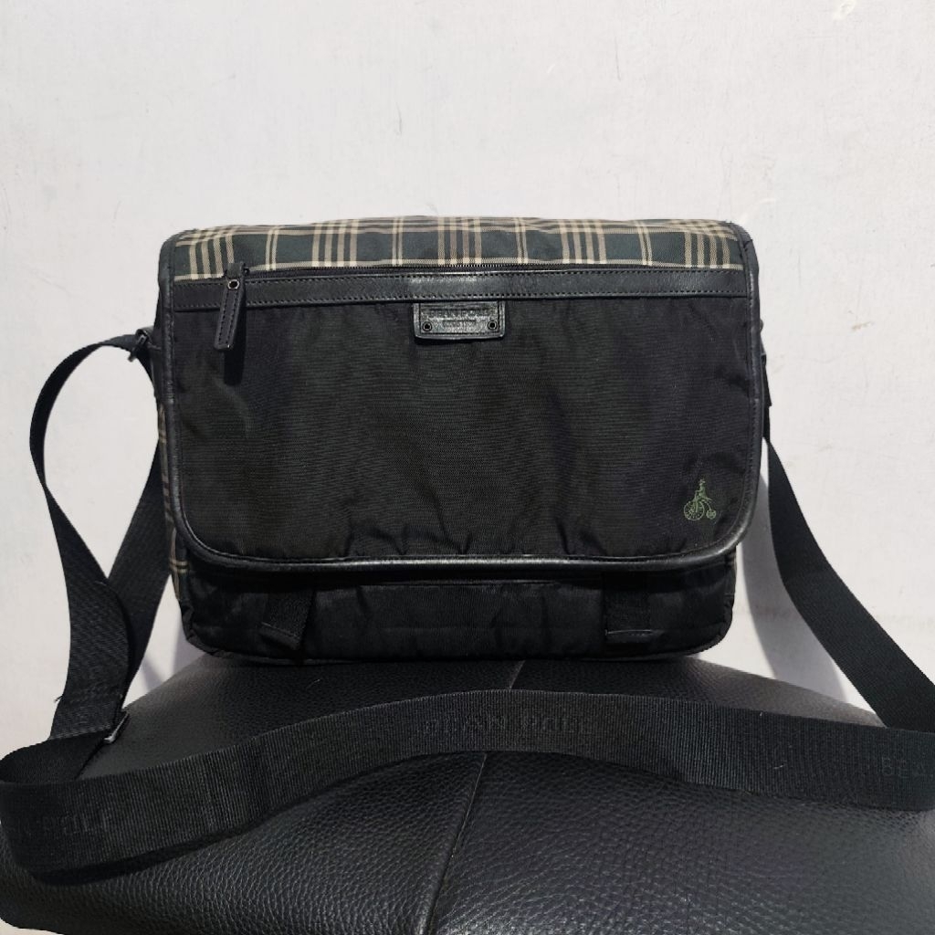Jual Bean Pole Messenger Bag / tas selempang Beanpole | Shopee Indonesia
