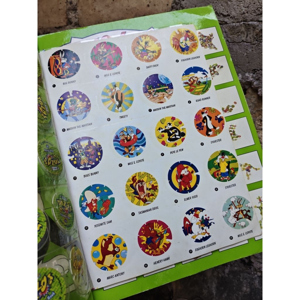 Jual Tazos tajos looney tunes album 1 nostalgia mainan jadul | Shopee ...