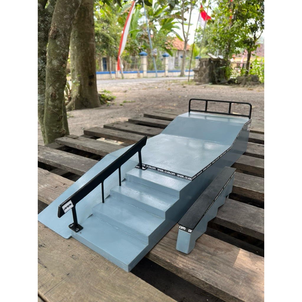 Jual obstacle fingerboard down rail and box | Shopee Indonesia