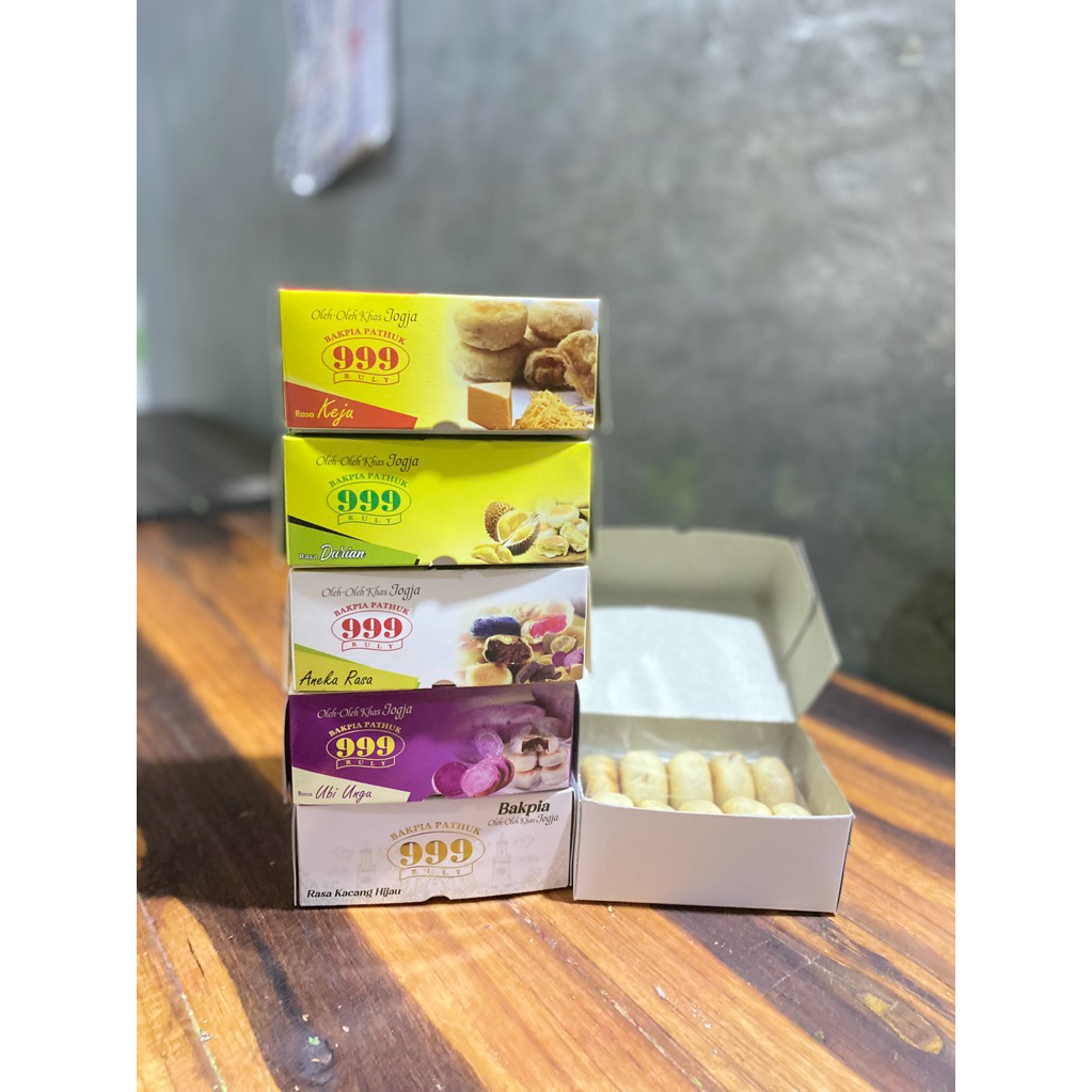 Jual bakpia 999 (paket 6 box bakpia pathok kering isi 10 mix semua rasa ...
