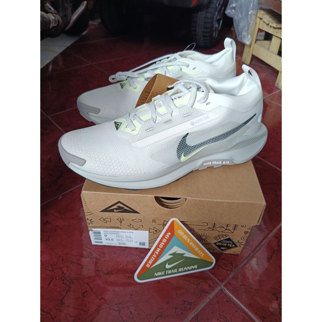 Jual Sepatu Lari Pegasus Trail 5 GTX Gore-Tex Warna Putih Kondisi Baru ...