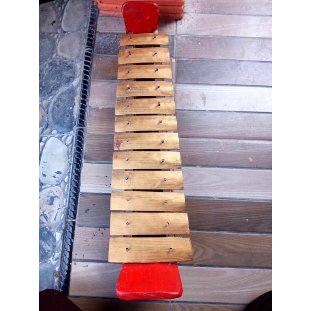 Jual Mainan Saron 12 Wilah Saron Tradisional Mainan Gamelan Jawa sunda ...