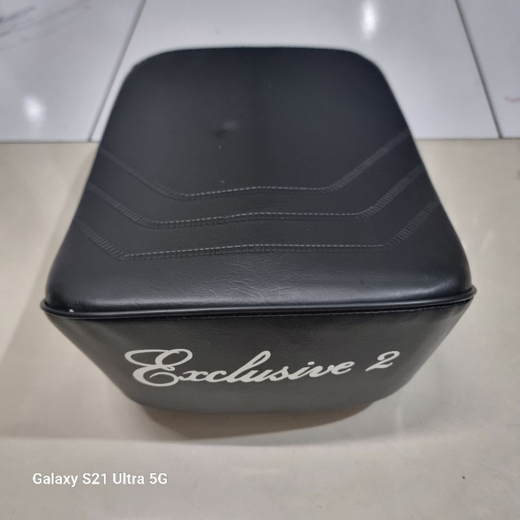 Jual jok belakang vespa tulisan EXCLUSIVE dan EXCLUSIVE 2 MG | Shopee ...