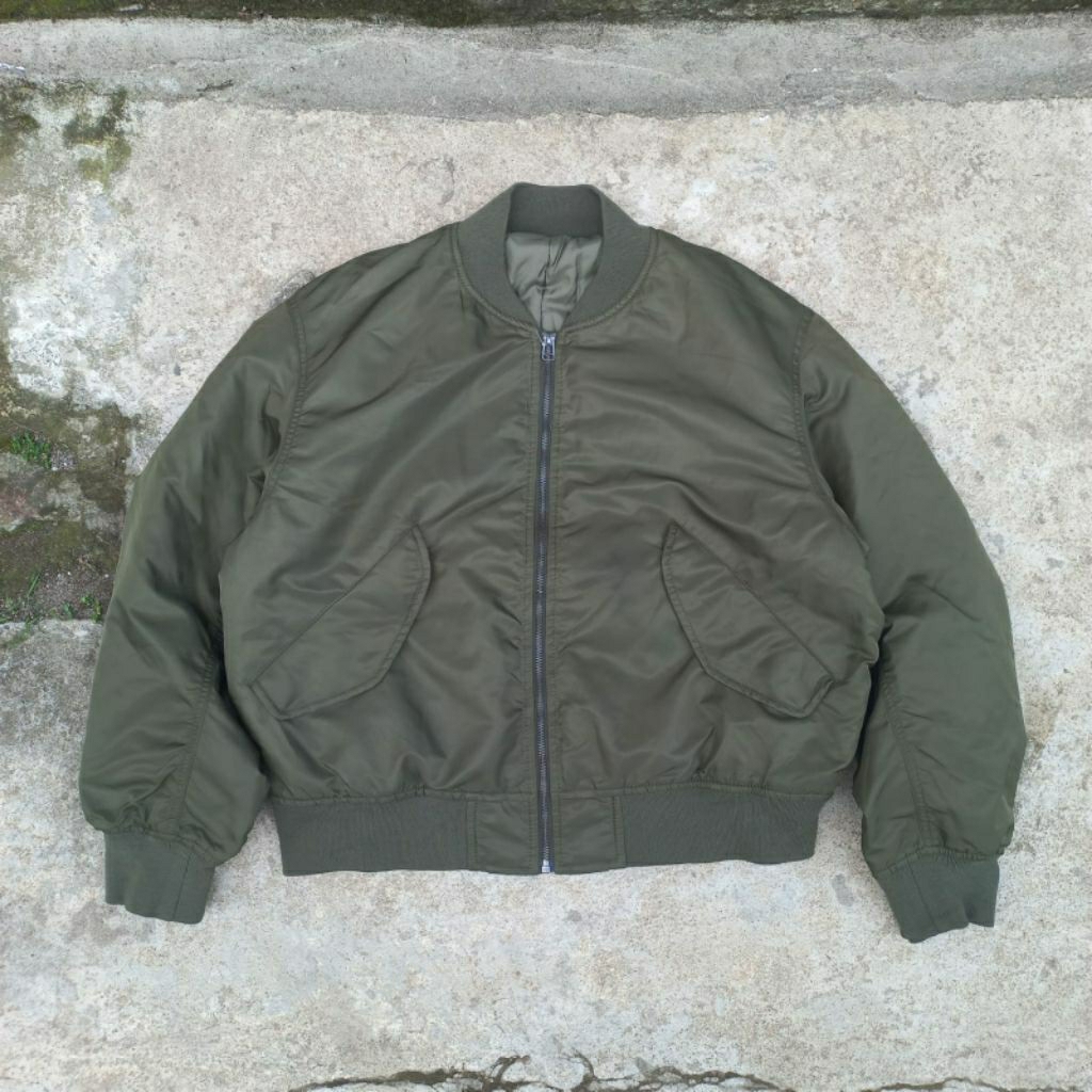 Jual Uniqlo GU Boxy Bomber Army Jacket | Shopee Indonesia