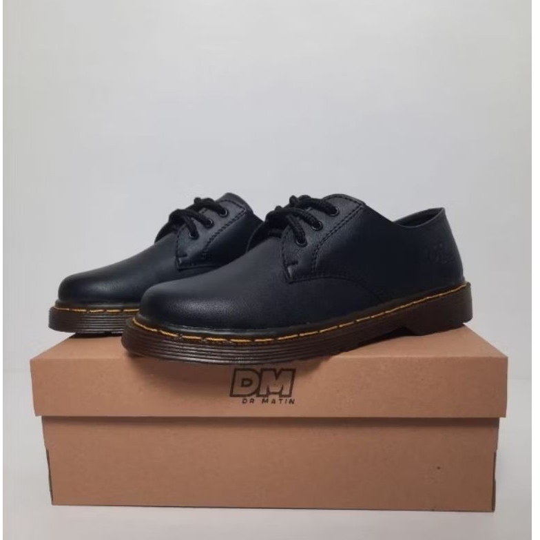Jual FREE BOX SEPATU DOKMAR PENDEK 3HOLE UK 39-44 | Shopee Indonesia