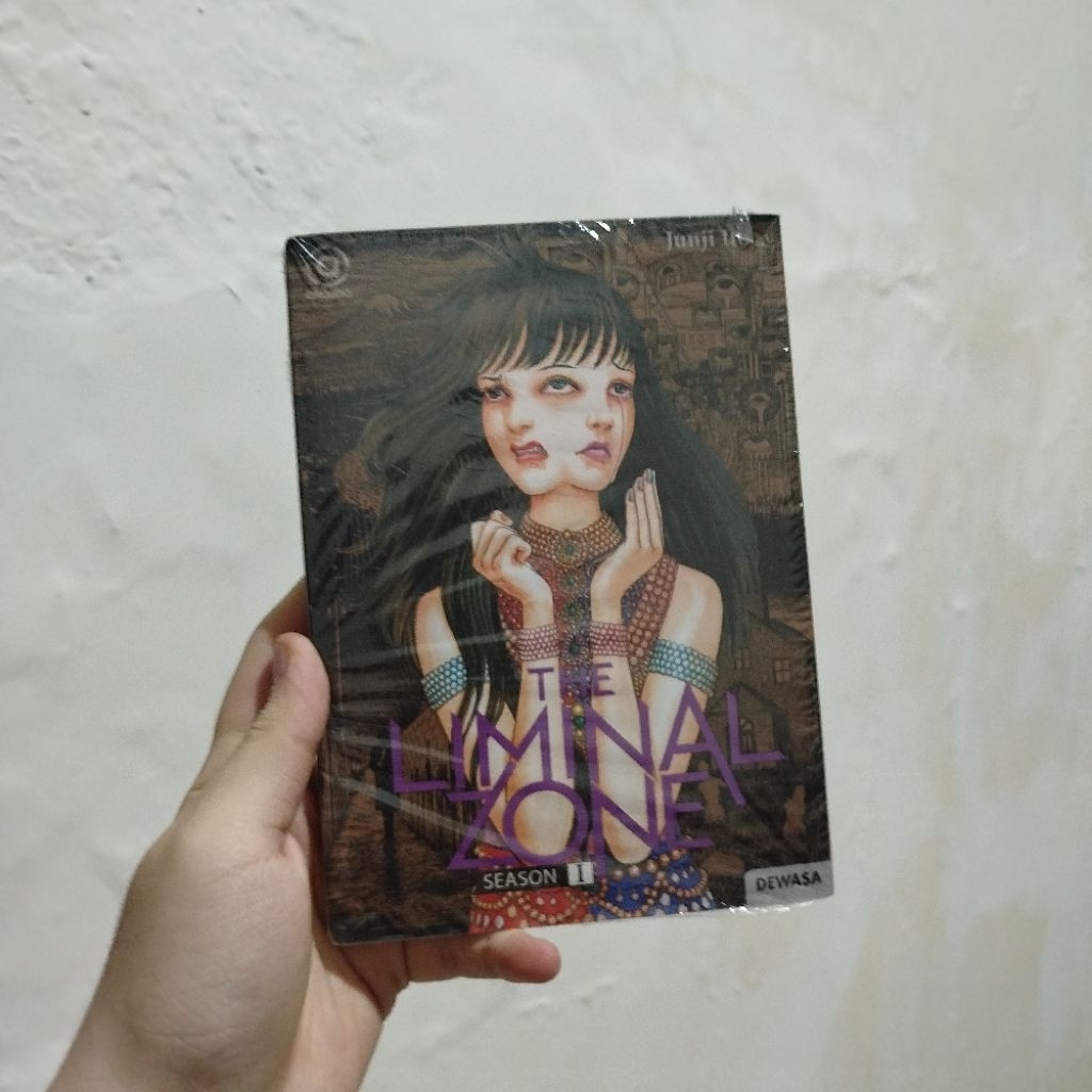 Jual Komik The Liminal Zone season 1 Junji Ito segel | Shopee Indonesia