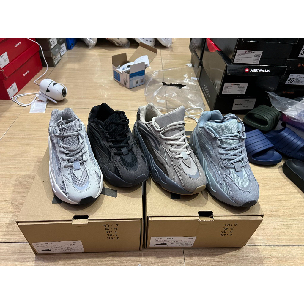 Jual SEPATU RUNNING ADI YEEZY | Shopee Indonesia