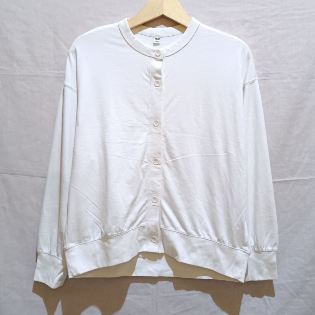 Jual Cardigan Oneck Uniqlo Warna Putih Sz L | Shopee Indonesia