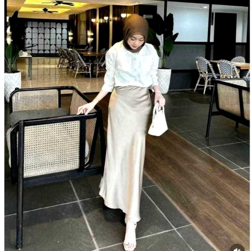 Jual Rok Satin Mermaid Panjang Wanita Kekinian BB 45-75 duyung sikrit ...