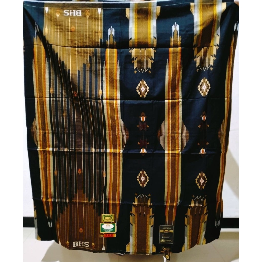 Jual SARUNG BHS SGC GOLD SUTERA SPUNSILK 210 WARNA HITAM LIMITED ...