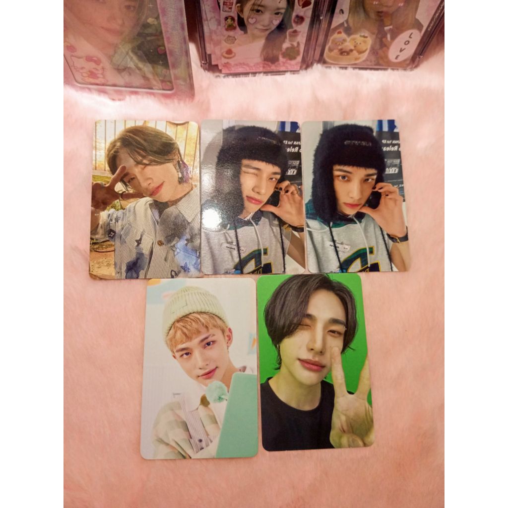 Jual FREE 2 PHOTOCARD OFFICIAL | PHOTOCARD OFFICIAL HWANG HYUNJIN ...