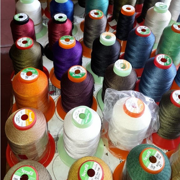 Jual Benang Polyester Serafil 1/2 Kg (isi 5-12pcs) AMANN group | Shopee ...