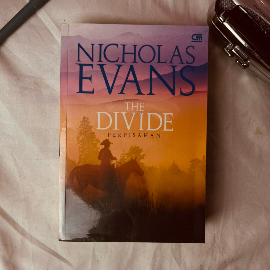 Jual Novel The Divide Perpisahan Nicholas Evans | Shopee Indonesia